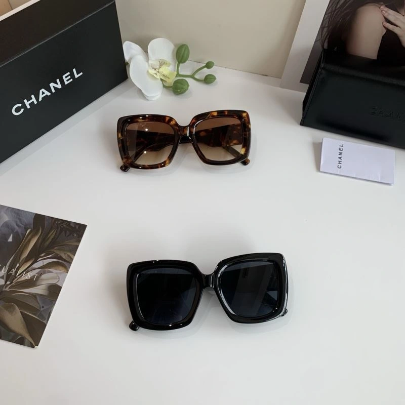 Top mirror Chanel Sunglasses