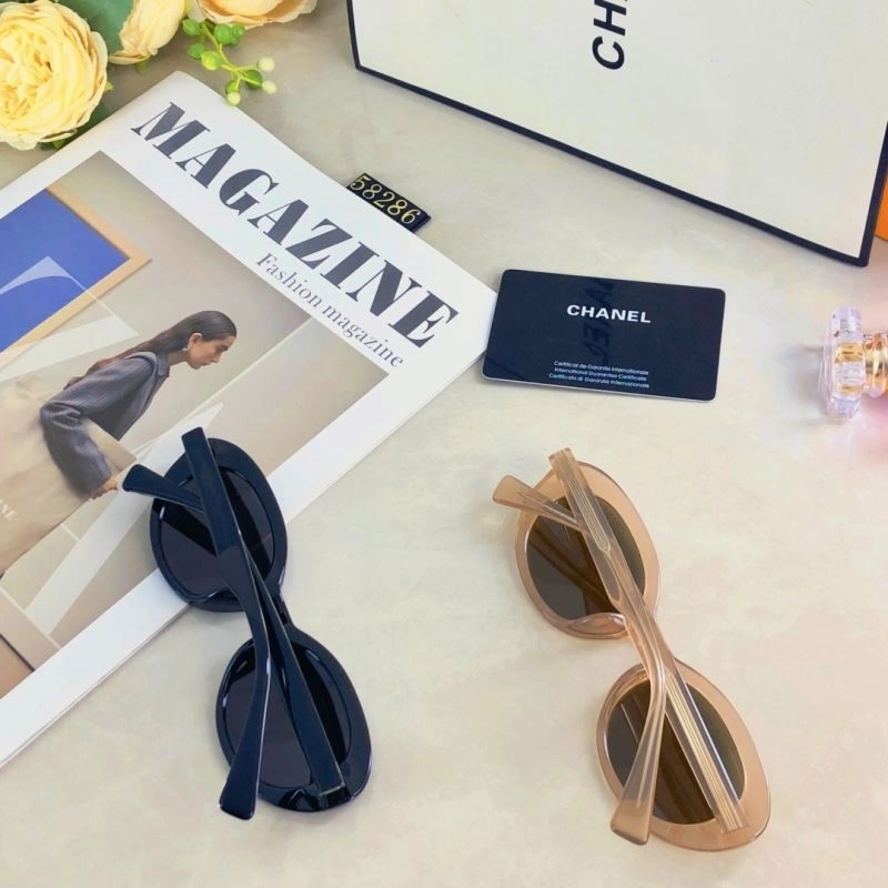 Top mirror Chanel Sunglasses