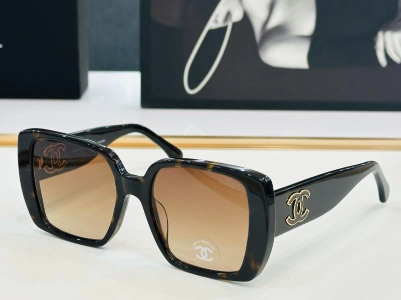 Accurate model Chanel Sunglasses