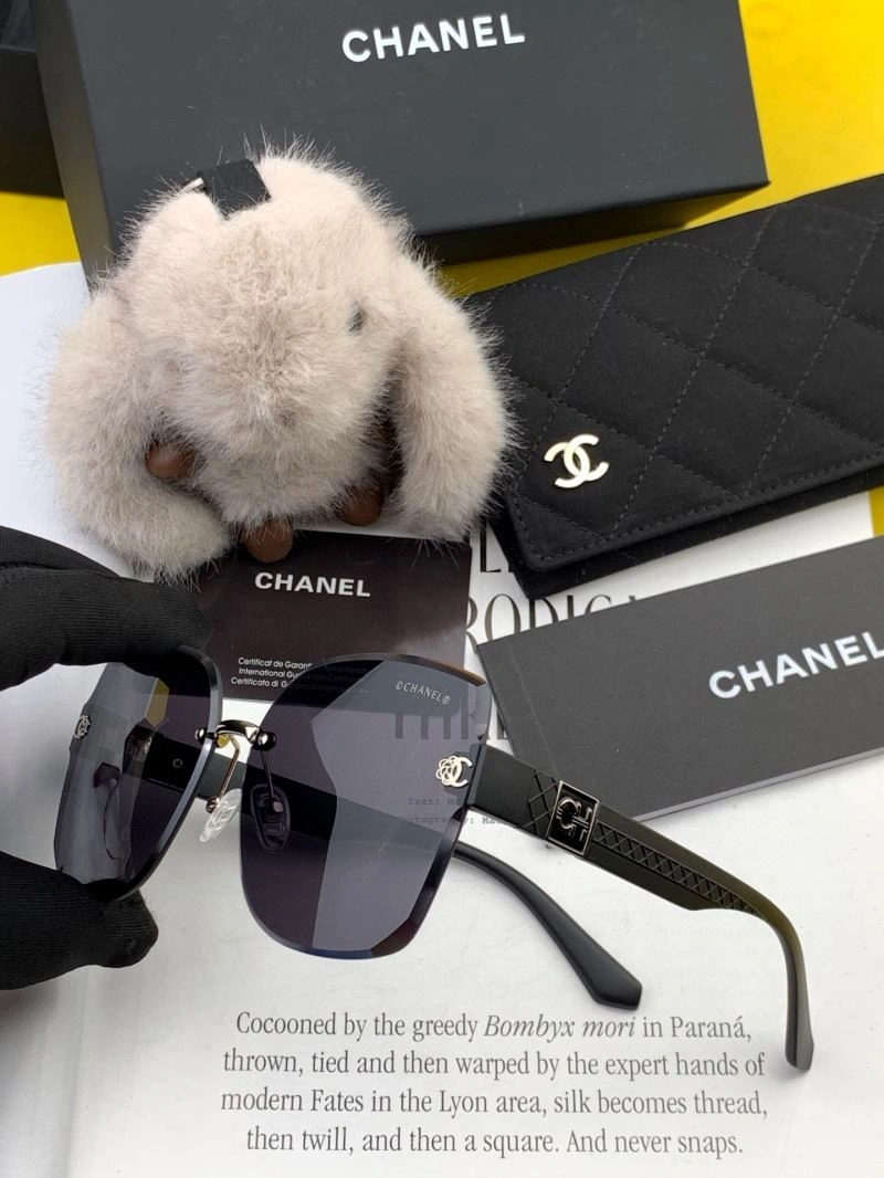 Accurate model Chanel Sunglasses