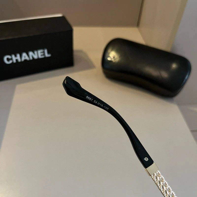 Top mirror Chanel Sunglasses