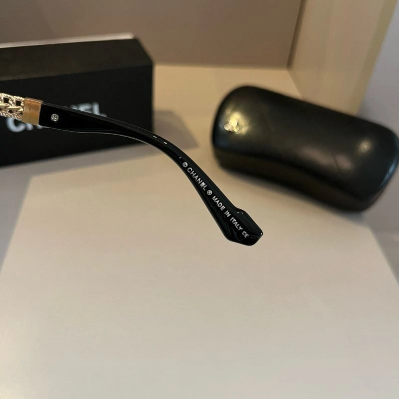Top mirror Chanel Sunglasses