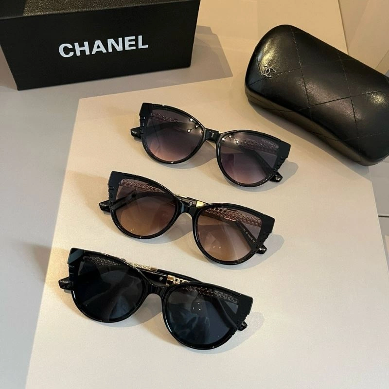 Top mirror Chanel Sunglasses
