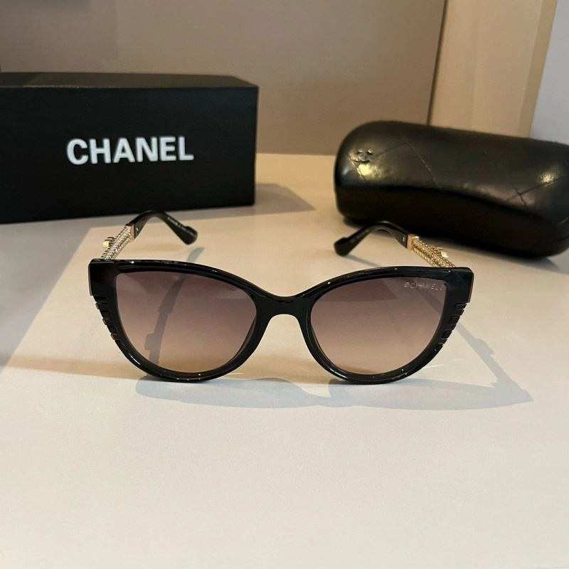 Top mirror Chanel Sunglasses