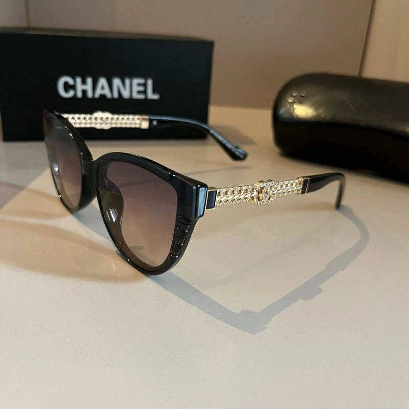 Top mirror Chanel Sunglasses