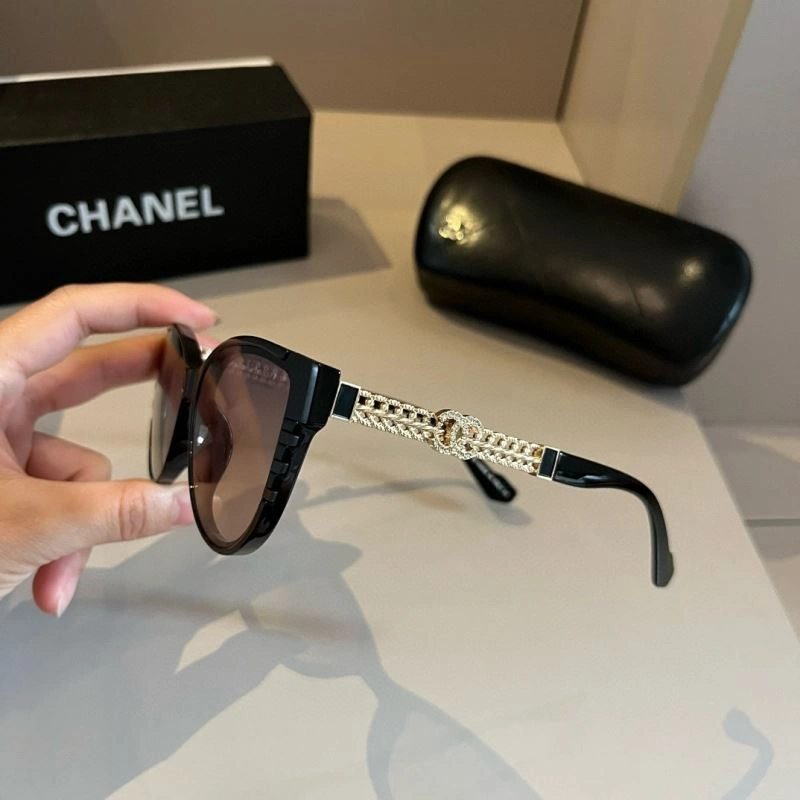 Top mirror Chanel Sunglasses