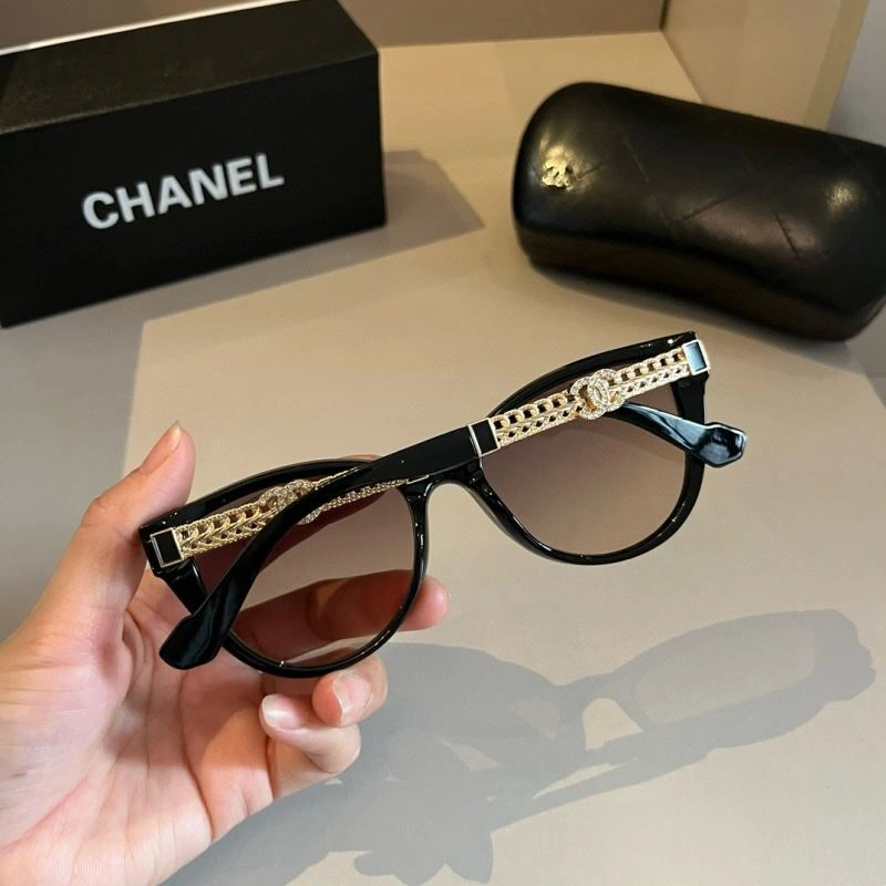 Top mirror Chanel Sunglasses