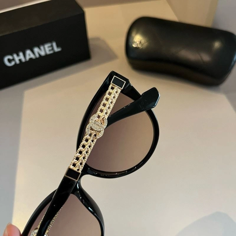 Top mirror Chanel Sunglasses