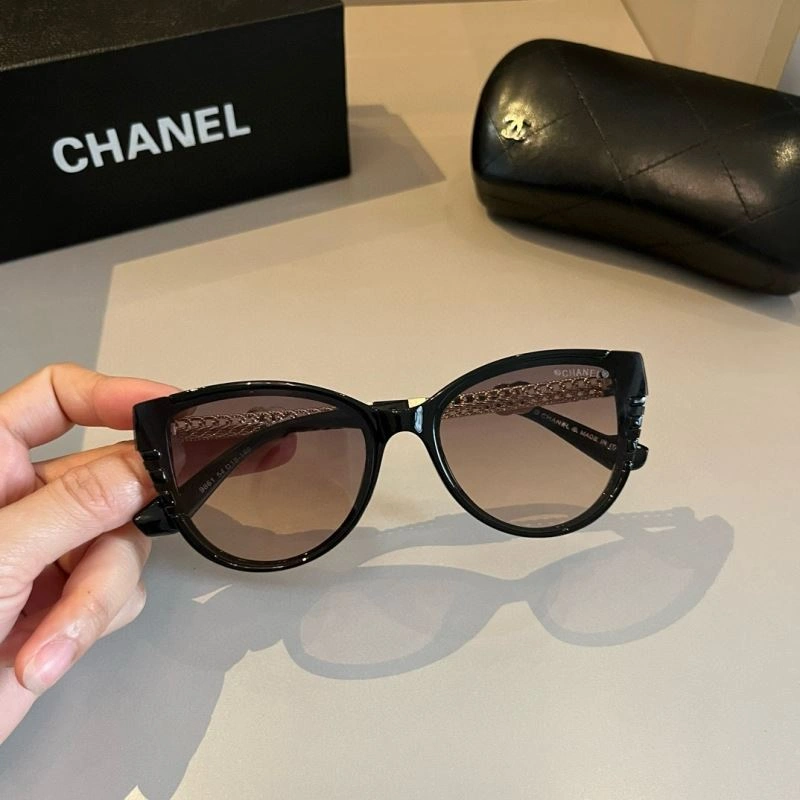 Top mirror Chanel Sunglasses