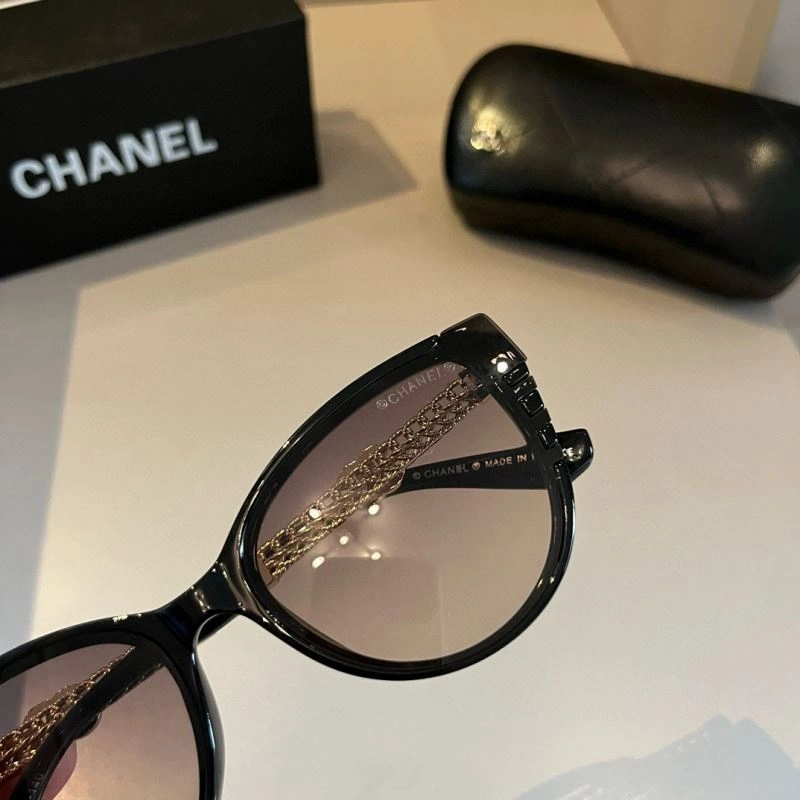 Top mirror Chanel Sunglasses