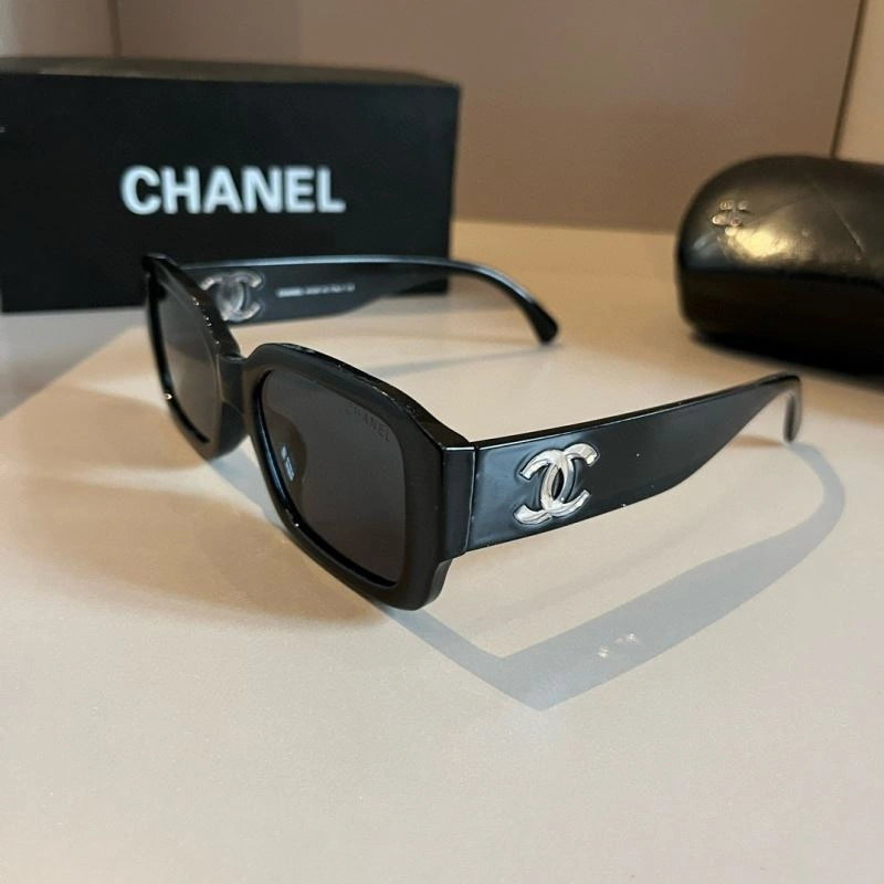 Top mirror Chanel Sunglasses