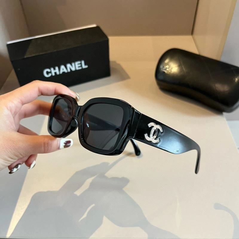 Top mirror Chanel Sunglasses