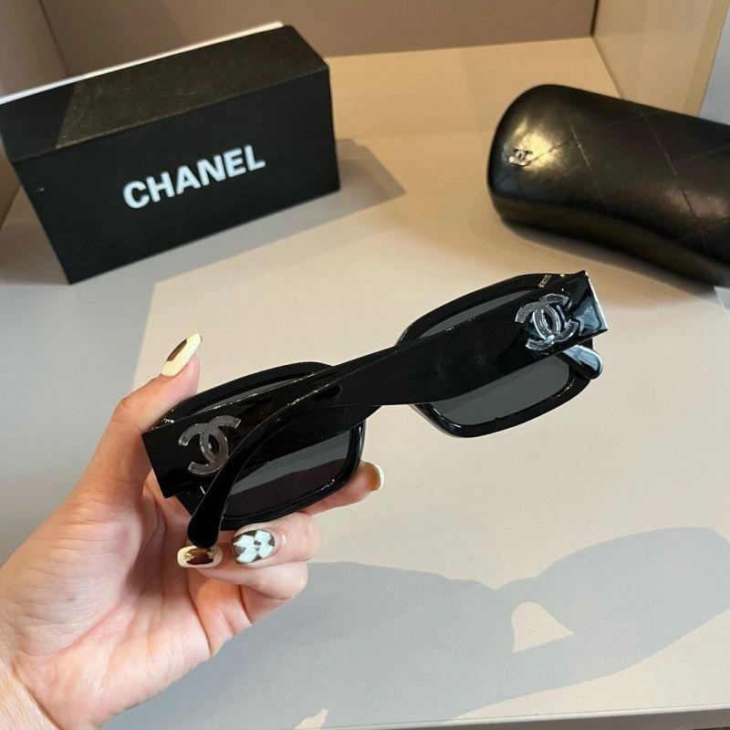 Top mirror Chanel Sunglasses