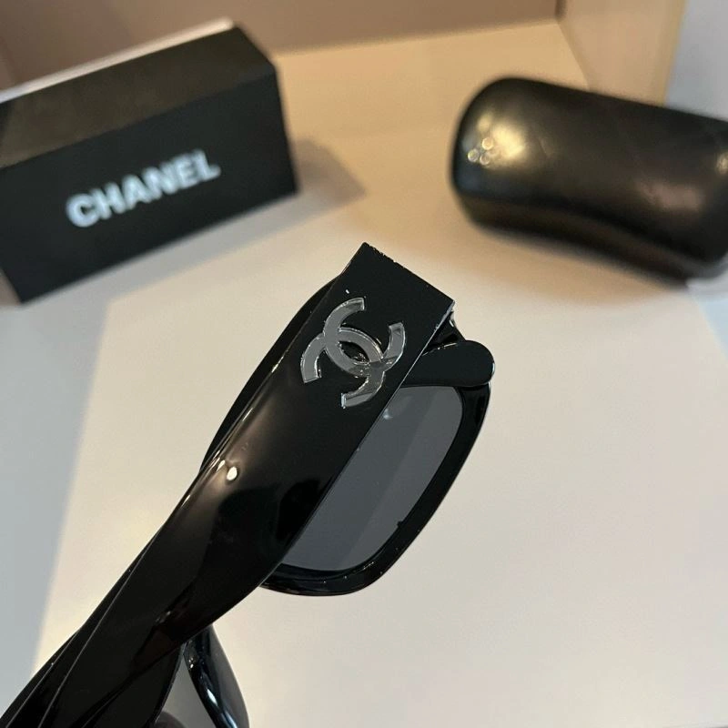 Top mirror Chanel Sunglasses