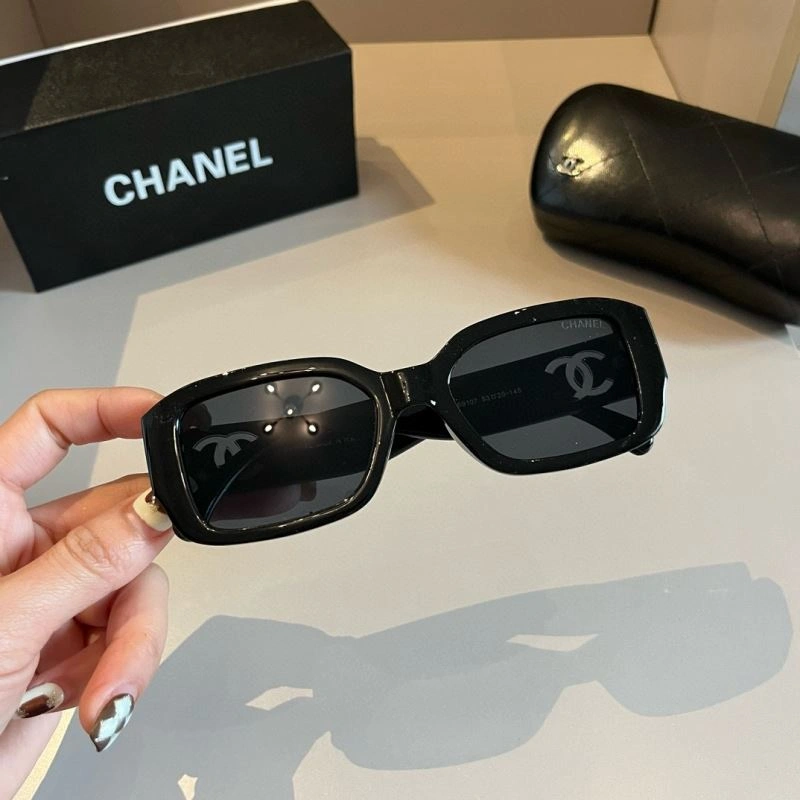 Top mirror Chanel Sunglasses