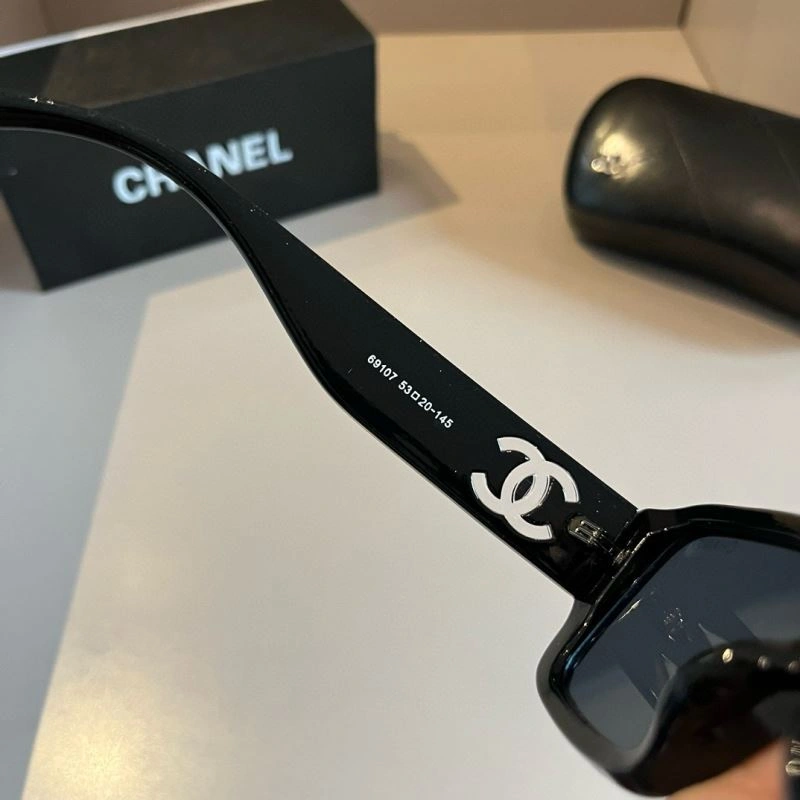 Top mirror Chanel Sunglasses
