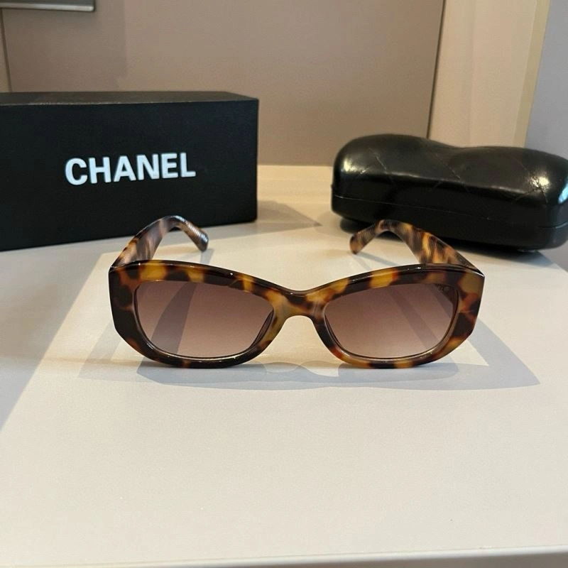 Top mirror Chanel Sunglasses