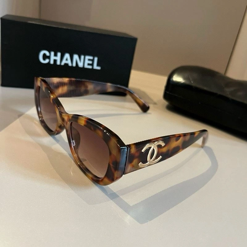 Top mirror Chanel Sunglasses