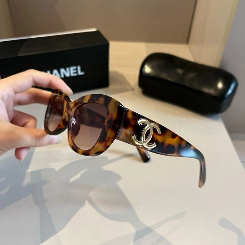 Top mirror Chanel Sunglasses