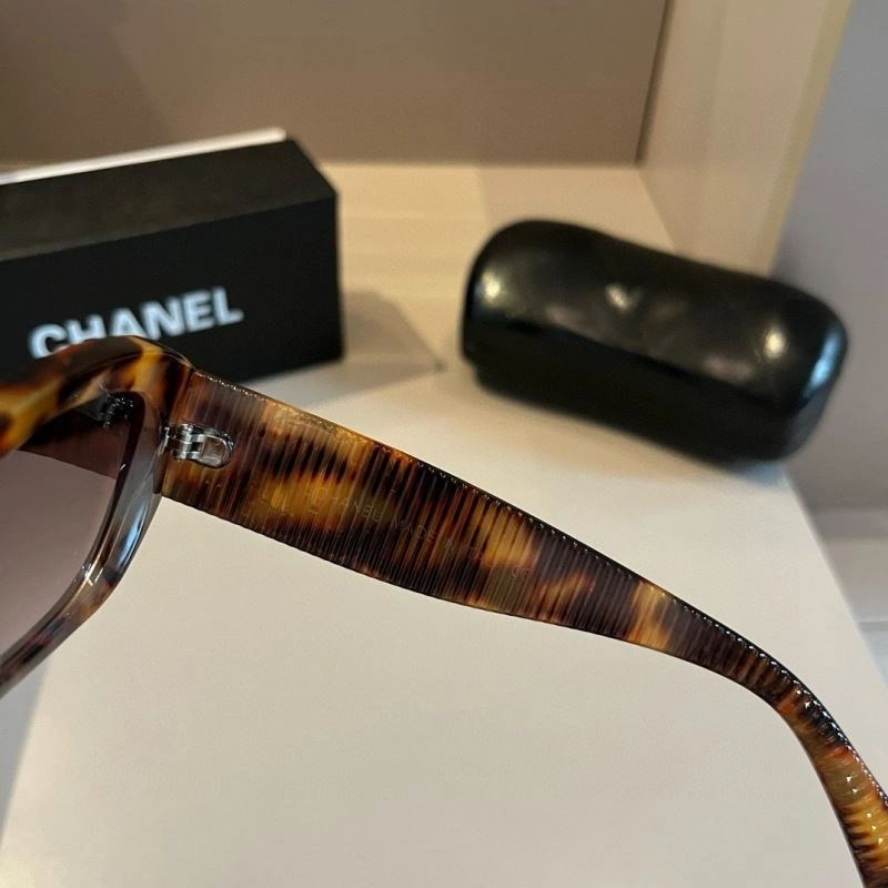 Top mirror Chanel Sunglasses