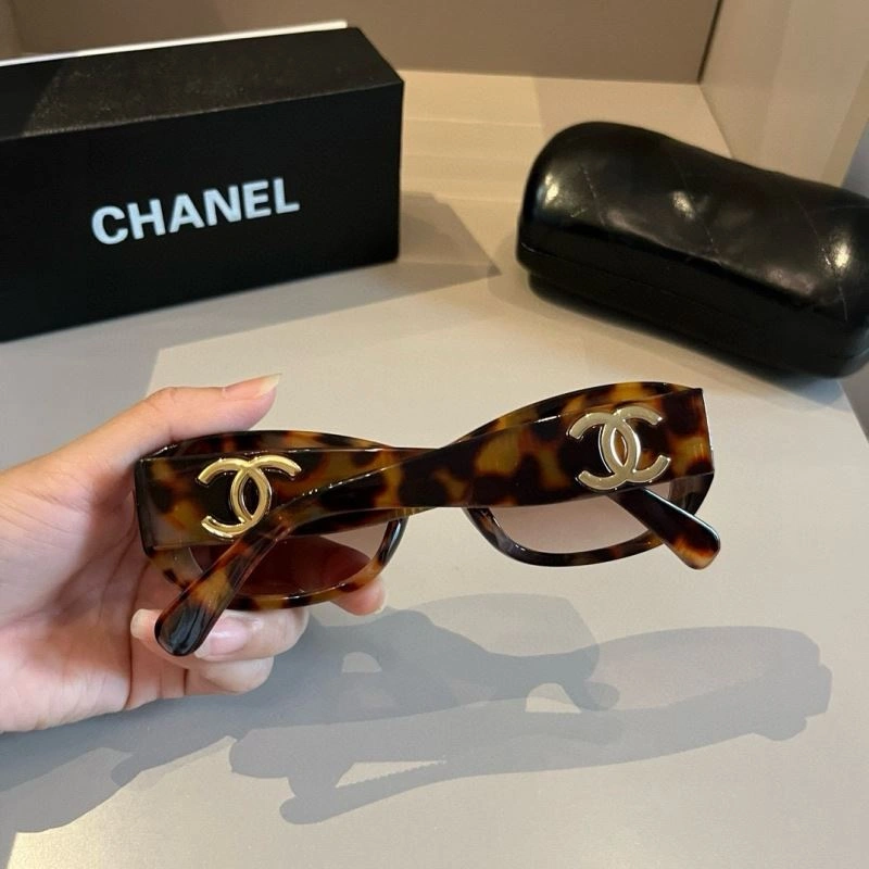 Top mirror Chanel Sunglasses