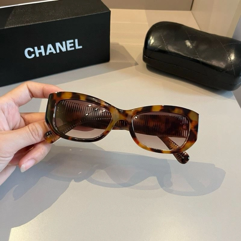 Top mirror Chanel Sunglasses