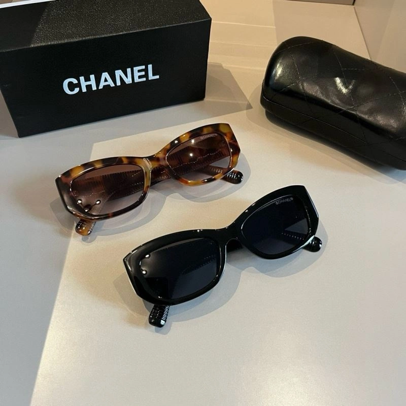 Top mirror Chanel Sunglasses