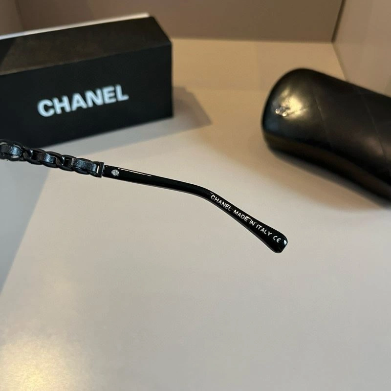Top match Chanel Sunglasses