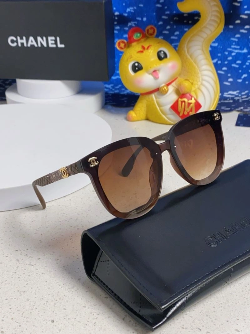 Top mirror Chanel Sunglasses