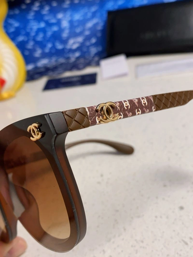 Top mirror Chanel Sunglasses