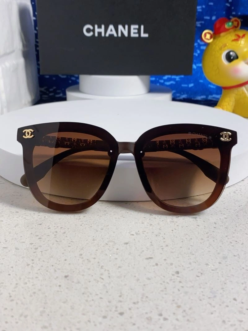 Top mirror Chanel Sunglasses