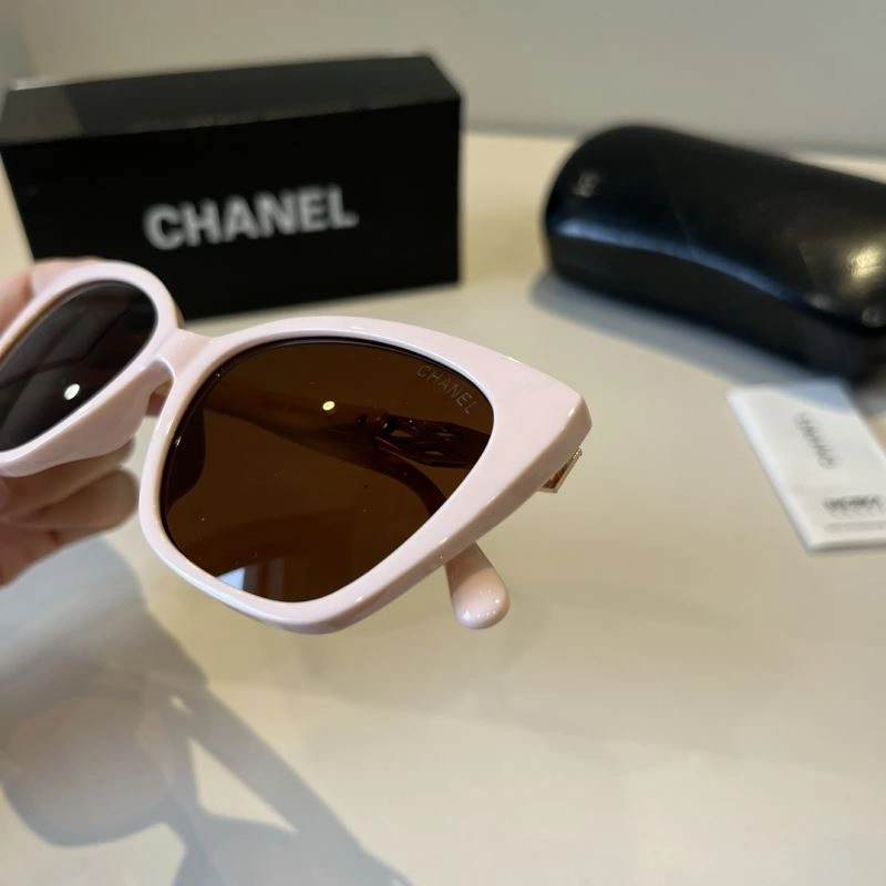 Top mirror Chanel Sunglasses