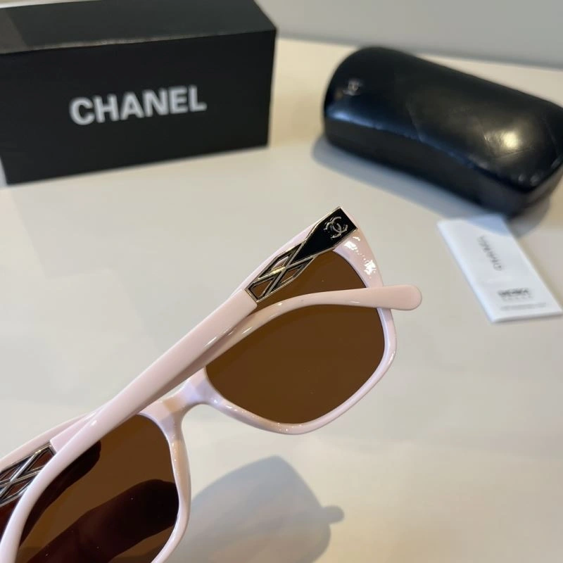 Top mirror Chanel Sunglasses