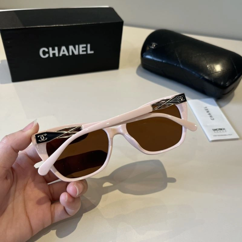 Top mirror Chanel Sunglasses