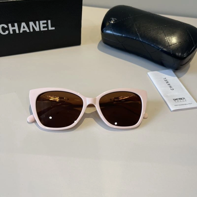 Top mirror Chanel Sunglasses