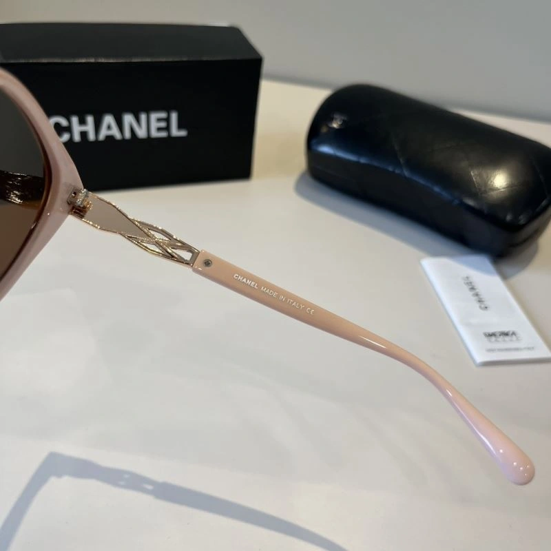 Top mirror Chanel Sunglasses