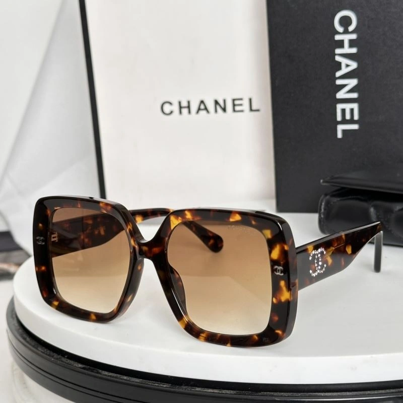 Top match Chanel Sunglasses