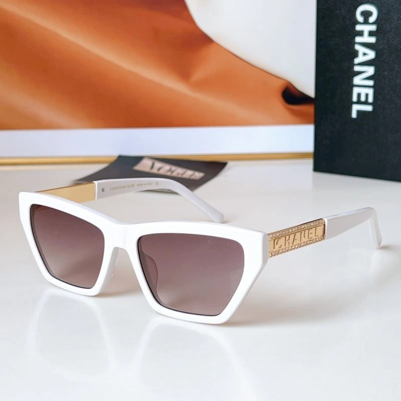 Top mirror Chanel Sunglasses