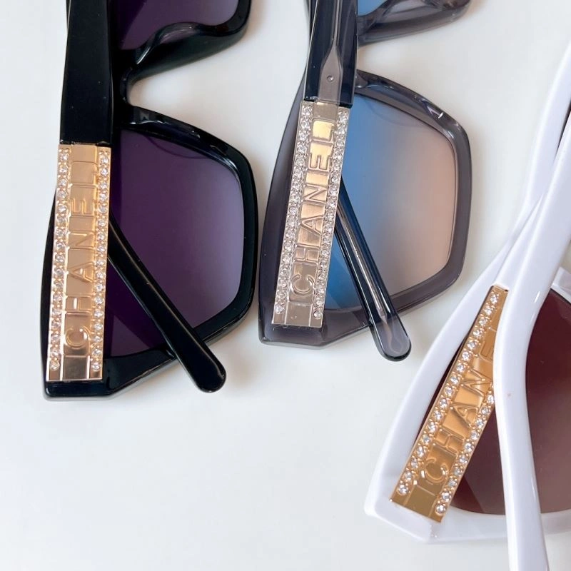 Top mirror Chanel Sunglasses
