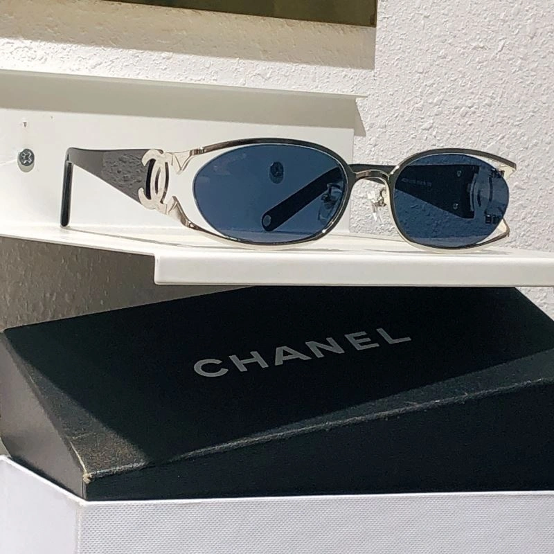 Top mirror Chanel Sunglasses