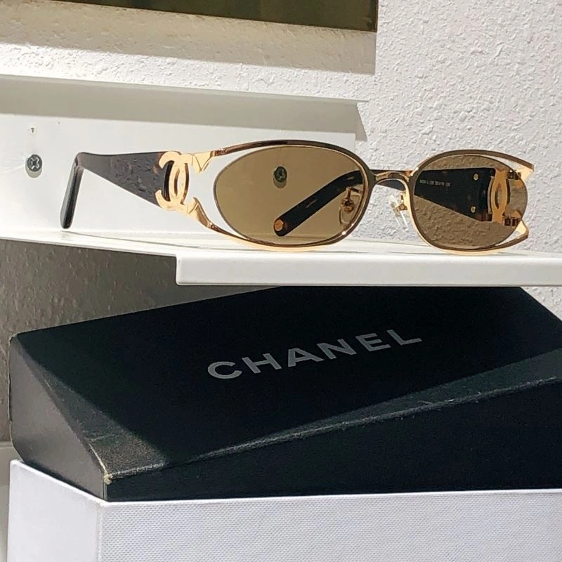 Top mirror Chanel Sunglasses