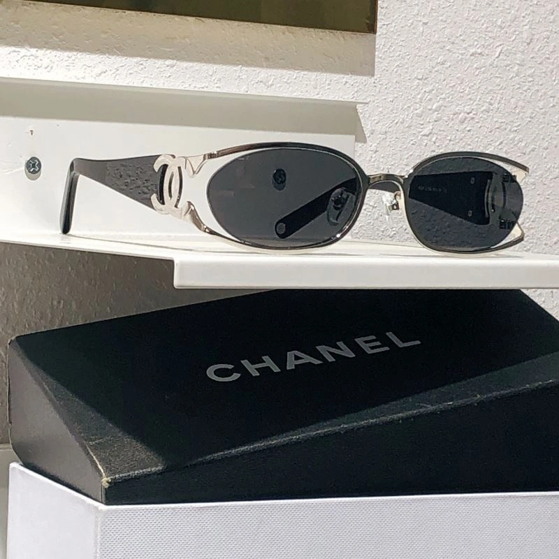 Top mirror Chanel Sunglasses