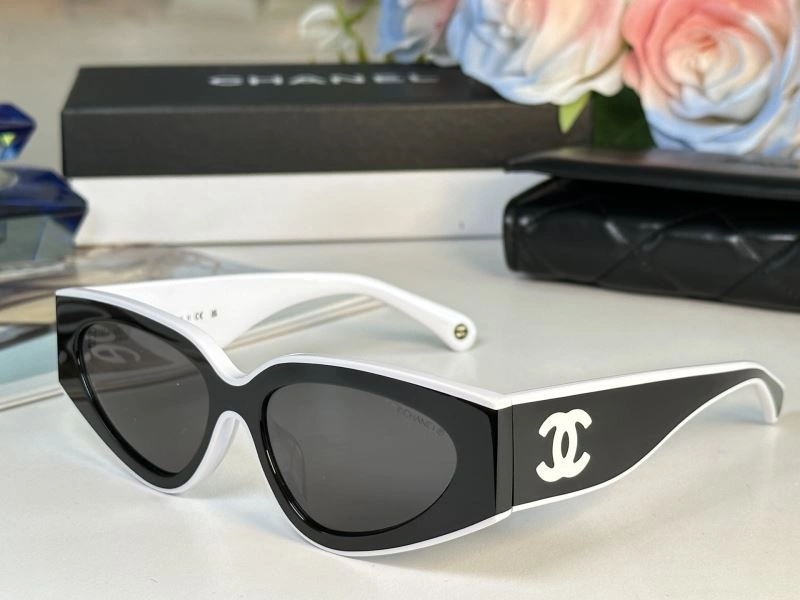 Accurate model Chanel Sunglasses