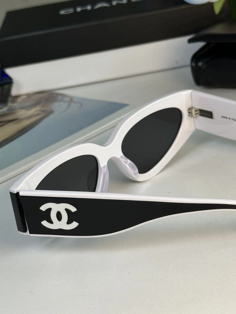 Accurate model Chanel Sunglasses