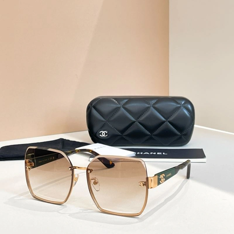 Top mirror Chanel Sunglasses