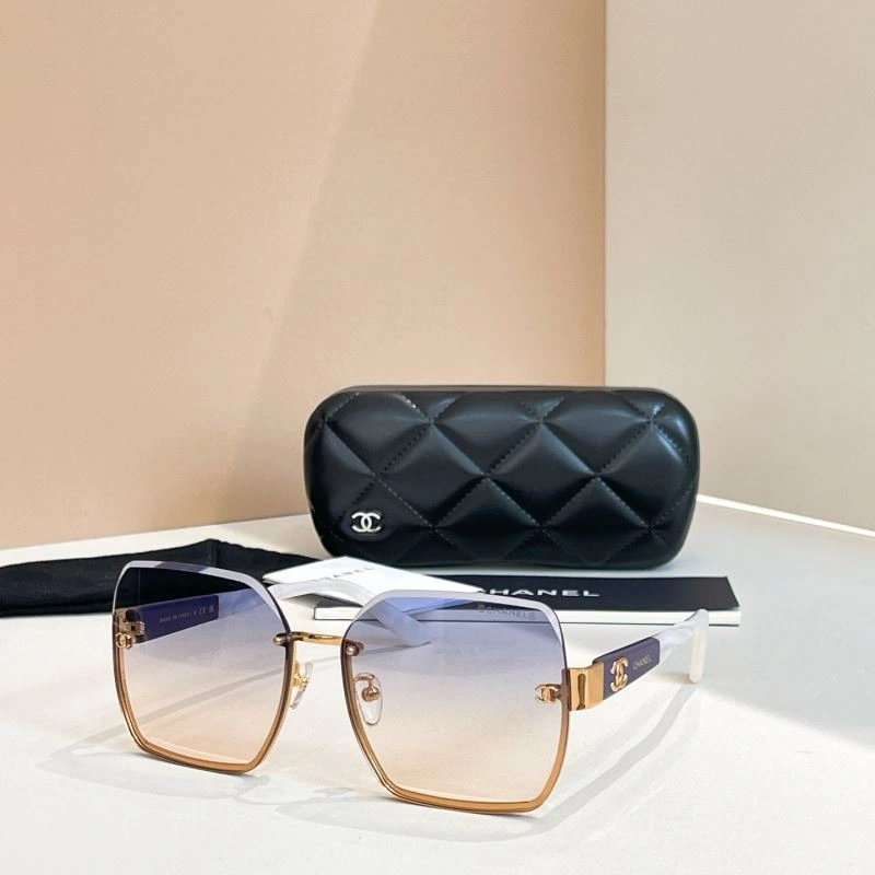 Top mirror Chanel Sunglasses