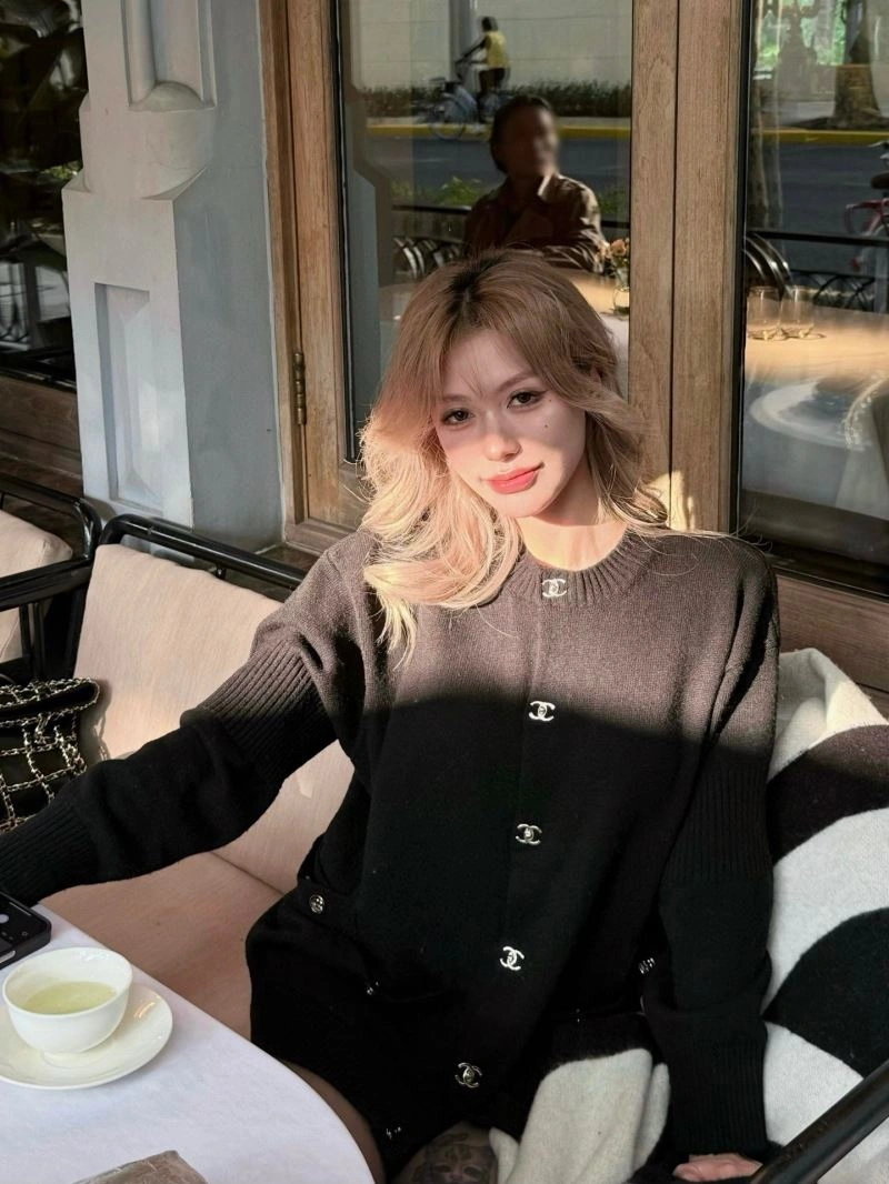Brand-original Chanel Sweaters
