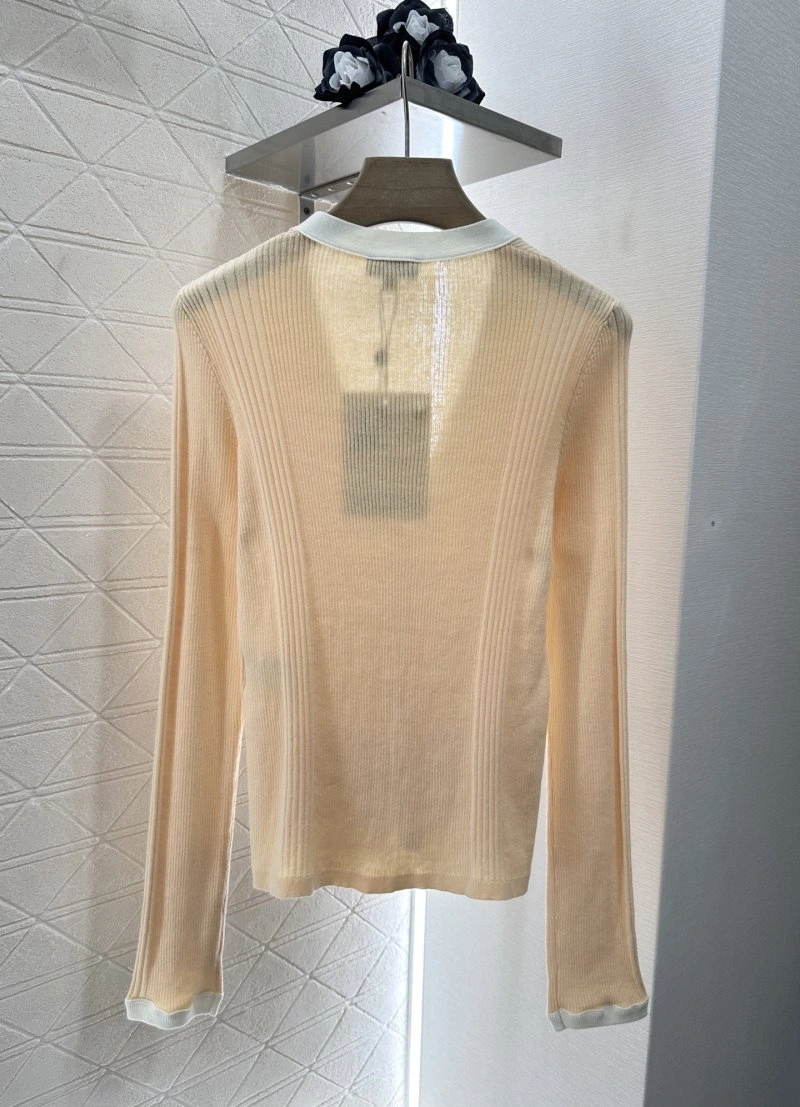 Accurate model Chanel Sweaters