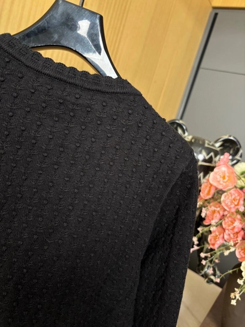 Top match Chanel Sweaters