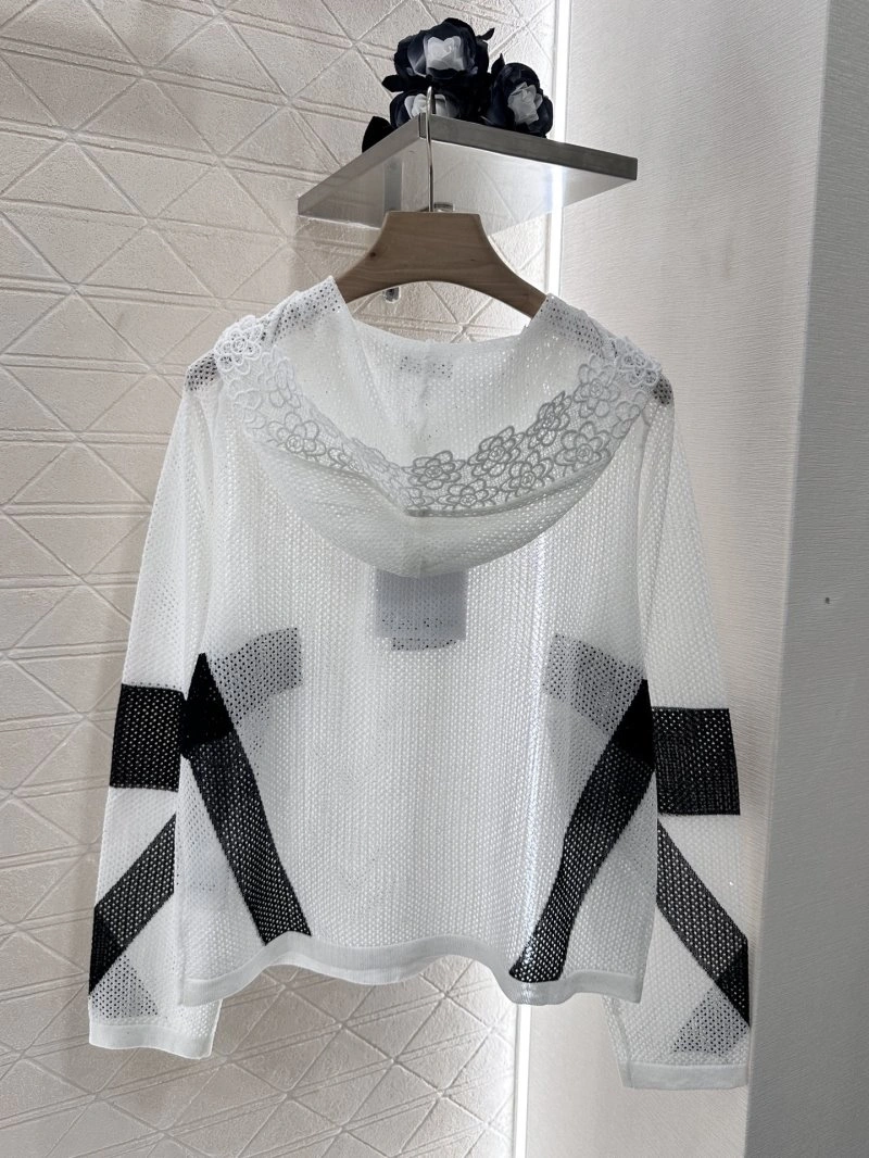 Accurate model Chanel Sweaters
